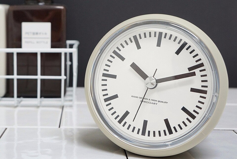 Retro bathroom waterproof watch